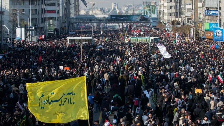 Al Menos 40 Muertos En Irán Por Una Estampida En El Funeral Del General
