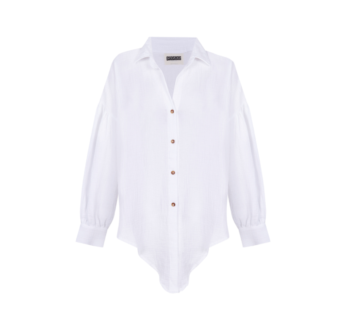 Las blusas blancas de primavera que mejor combinan con pantalones vaqueros