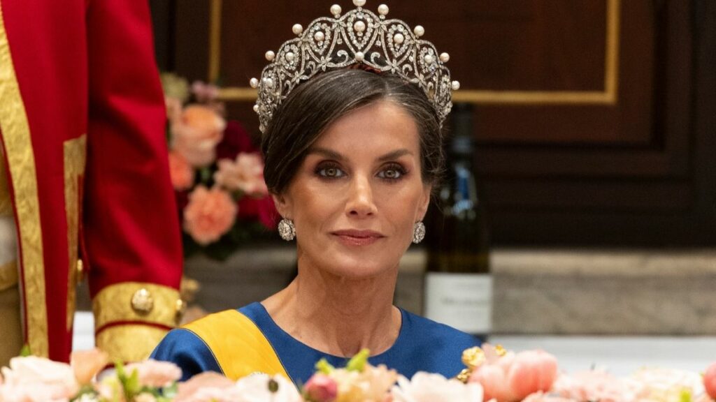 La reina Letizia y la dolorosa lesión que ha vuelto a sufrir en su viaje a Países Bajos: qué es ...