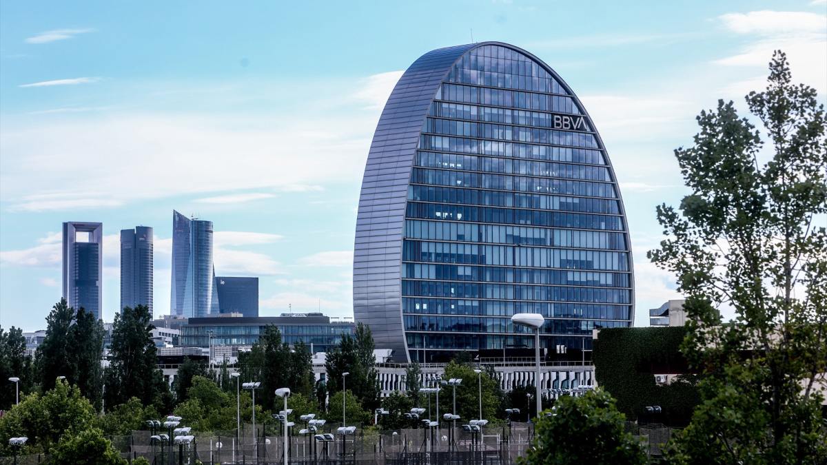 Las implicaciones de la OPA hostil de BBVA sobre Banco Sabadell Las implicaciones de la OPA hostil de BBVA sobre Banco Sabadell