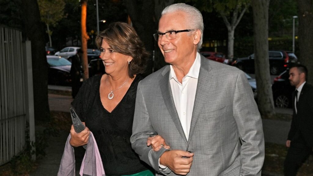 La gran boda de Dolores Delgado y Baltasar Garzón: los looks de los novios (y su primera foto ...