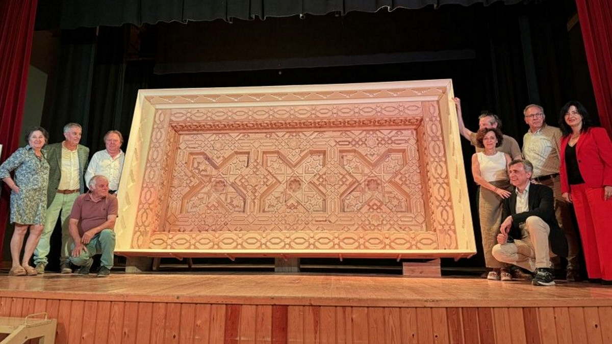 Continúa con éxito la reconstrucción del artesonado del Monasterio de ...